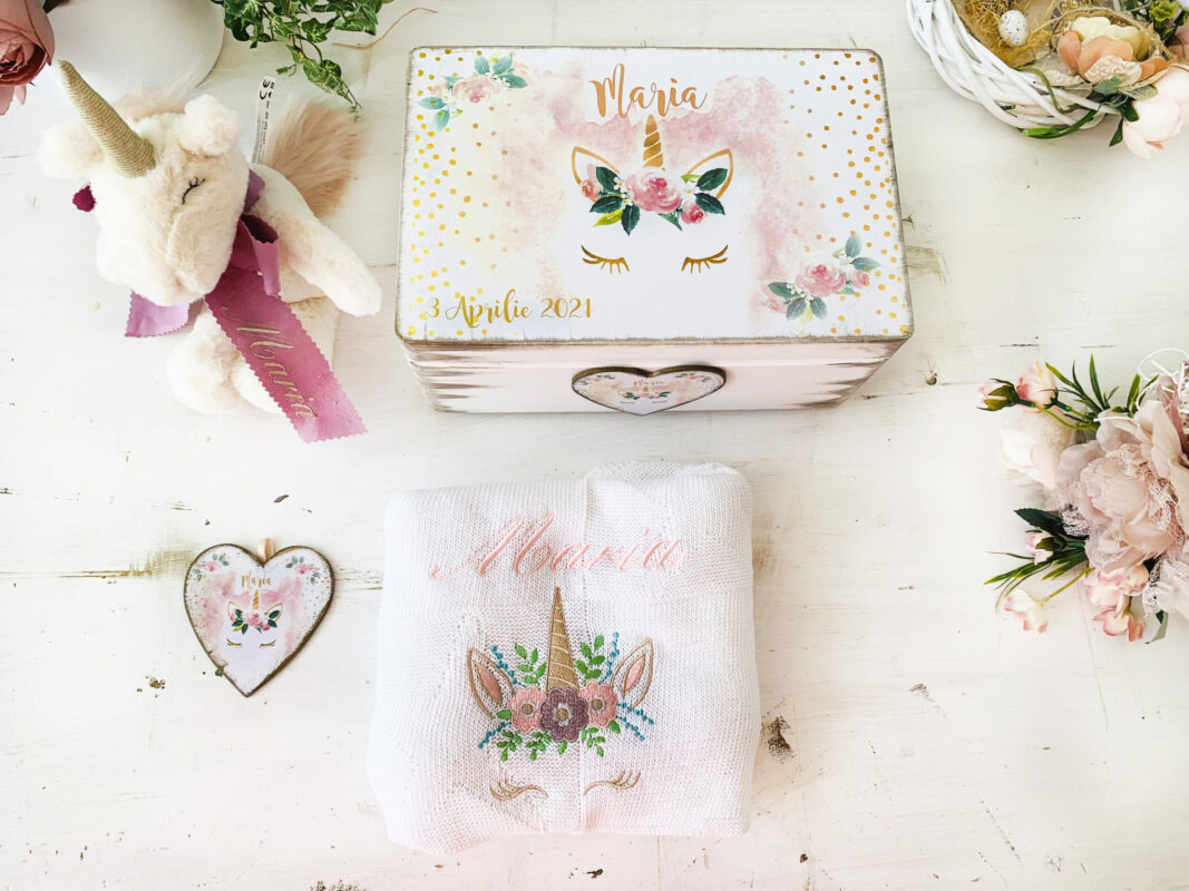 Cadou Bebe Unicorn- Jucarie si Paturica Personalizata