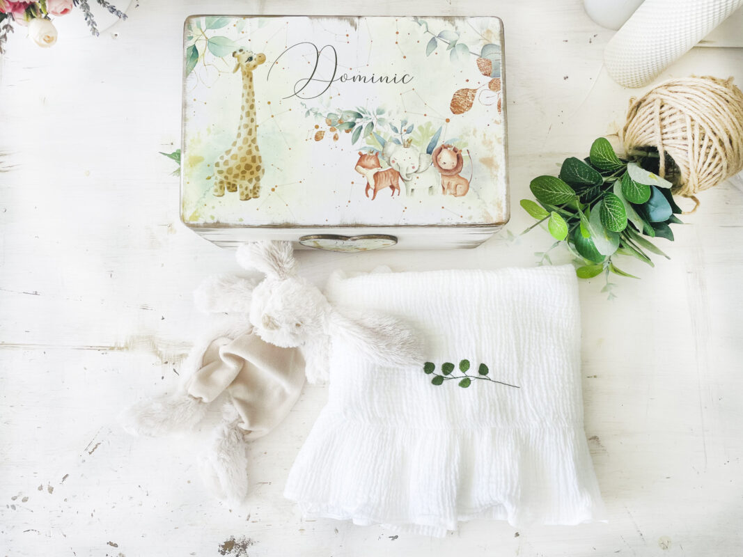 Set cadou bebe cu jucarie și păturică muselină personalizate Jungla